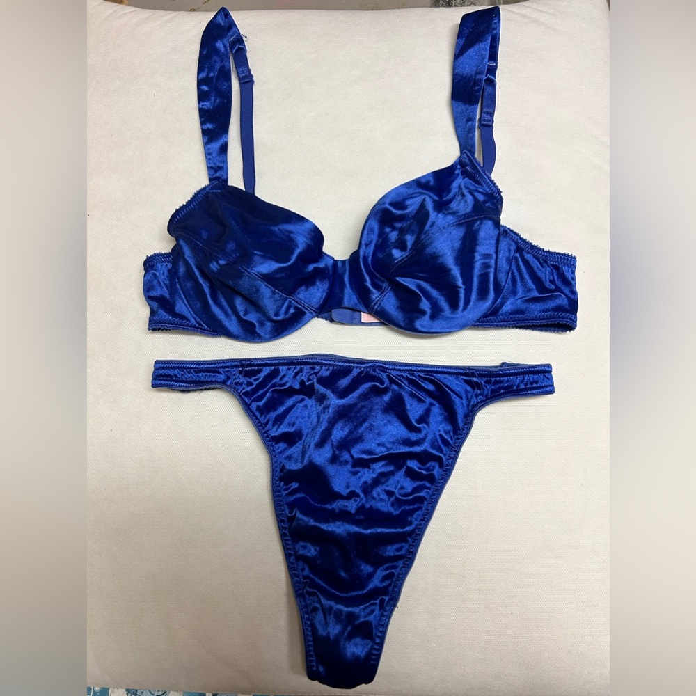 Vintage Blue Velvet Victoria Secret Set - Gem